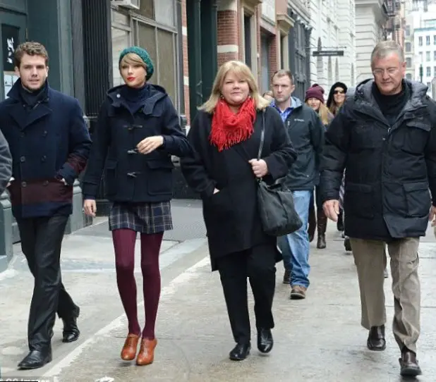 Andrea Swift Age, Married, Husband, Taylor Swift, Children