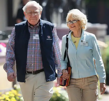 Astrid Menks, Warren Buffett's Wife: Wiki, Age, Net Worth, Facts