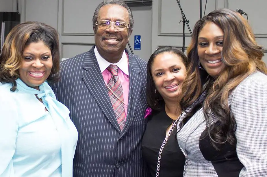 Kim Burrell Net Worth, Married Status, Children, Family Details