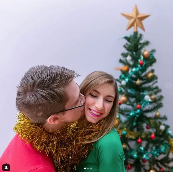 Lindsay Mills Wiki, Age, Wedding | Edward Snowden's Girlfriend Facts