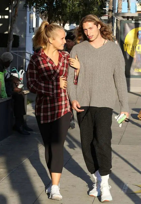 Who Is Sailor Brinkley Cook Dating? Wiki Of Christie Brinkley's Daughter