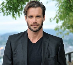 Stephen Huszar Wiki, Age, Height, Married, Wife, Girlfriend, The Flash