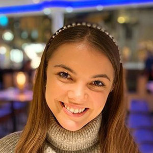 Chloe Hewitt Wiki, Age, Husband, Dating Status, Net Worth