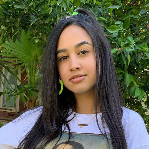 Emily Tosta Wiki, Age, Nationality, Ethnicity, Height, Boyfriend, Now