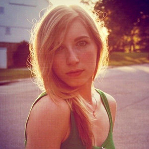 Lindsay Mills Wiki, Age, Wedding | Edward Snowden's Girlfriend Facts