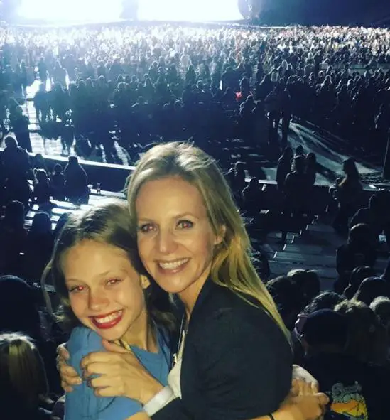 Jessalyn Gilsig Wedding Details, Husband, Children, Height Info